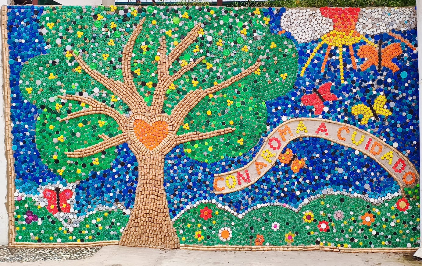 Inauguraron un Eco-Mural colaborativo en la Unidad Educativa Aromitos ...